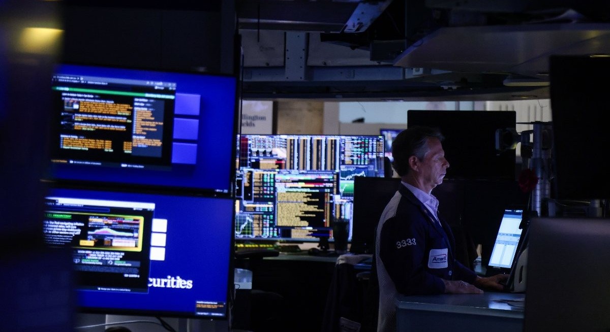 S&P 500 ends quarter at fresh record on trade-talk optimism